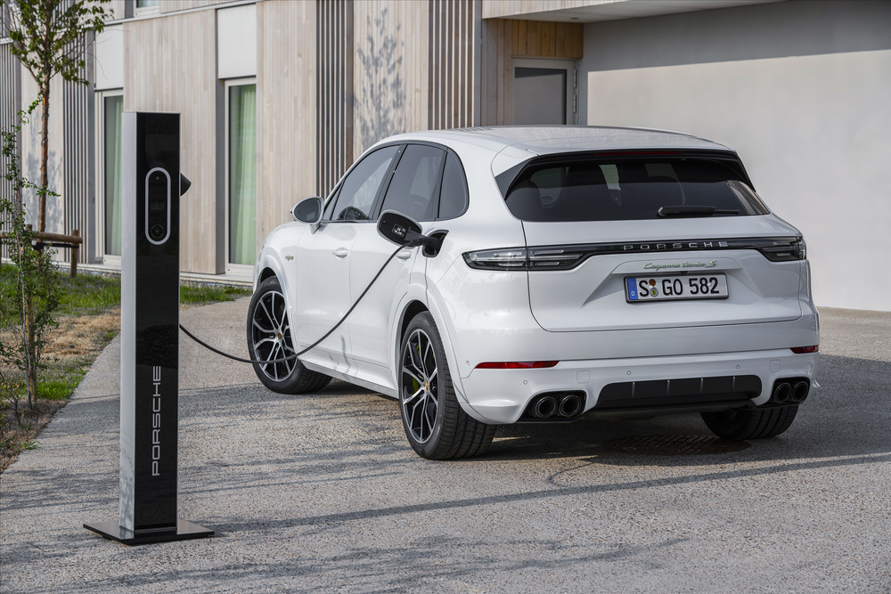 Porsche Adds Hybrid Boost For A More Powerful Cayenne Turbo S | FLATSIXES